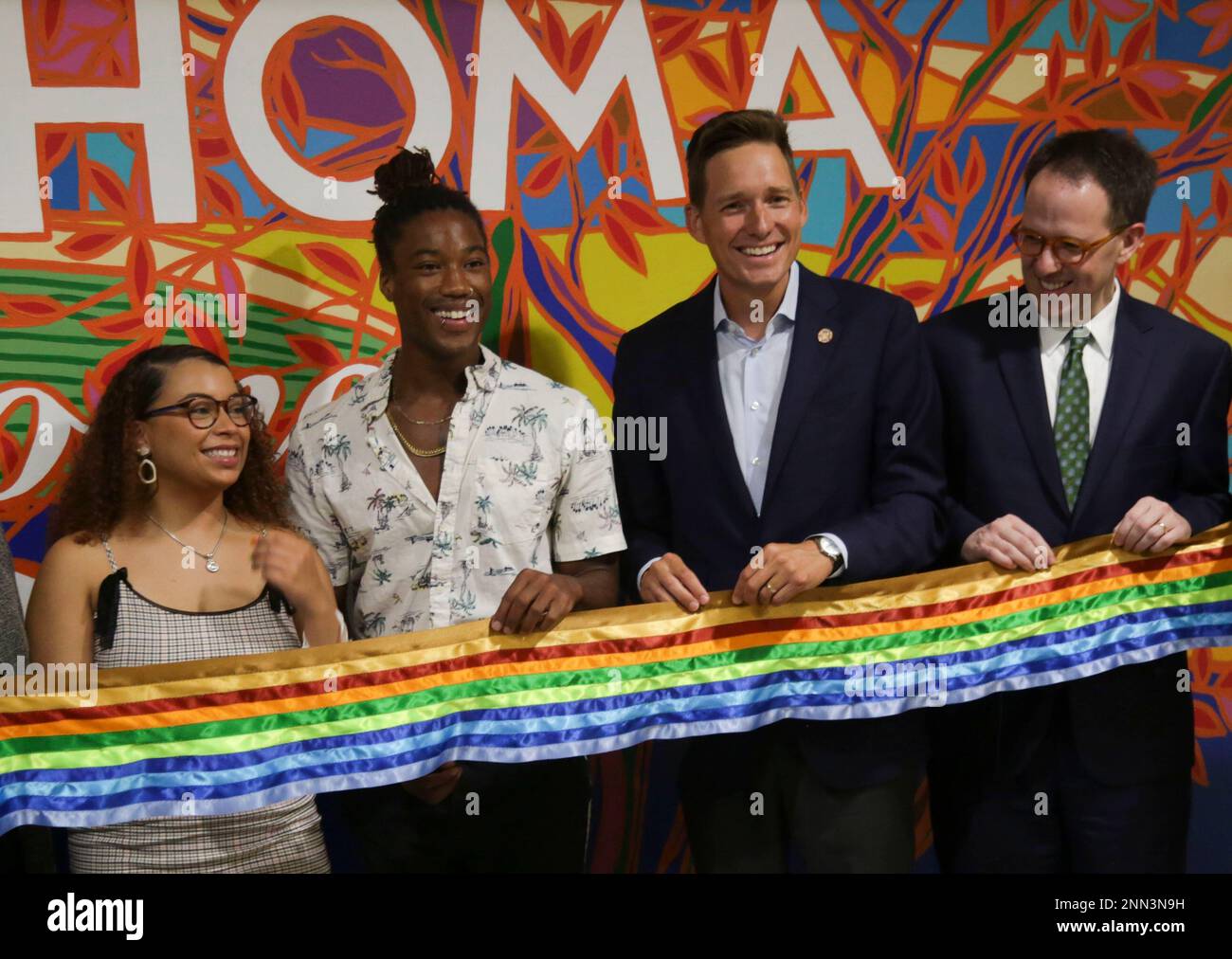 Muralist Alexander Tamahn, Alexandra O'Neal, Lieutenant Governor ...