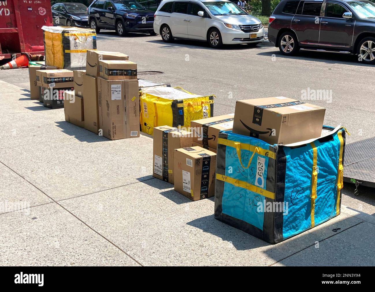 Photo by: STRF/STAR MAX/IPx 2021 7/6/21 Amazon Stock hits an all-time ...