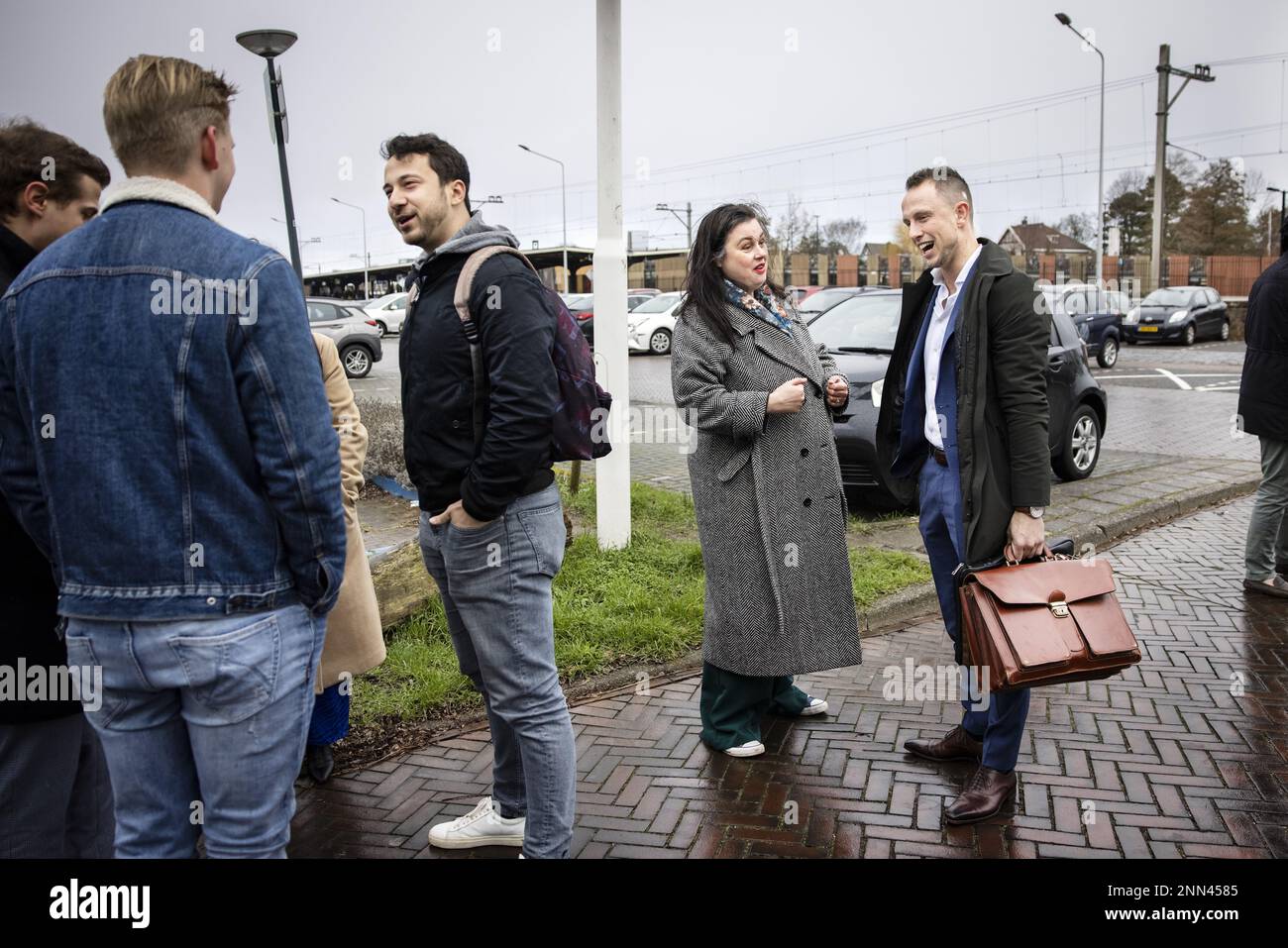 CASTRICUM - Annabel Nanninga gets on the bus for the JA21 bus tour in ...