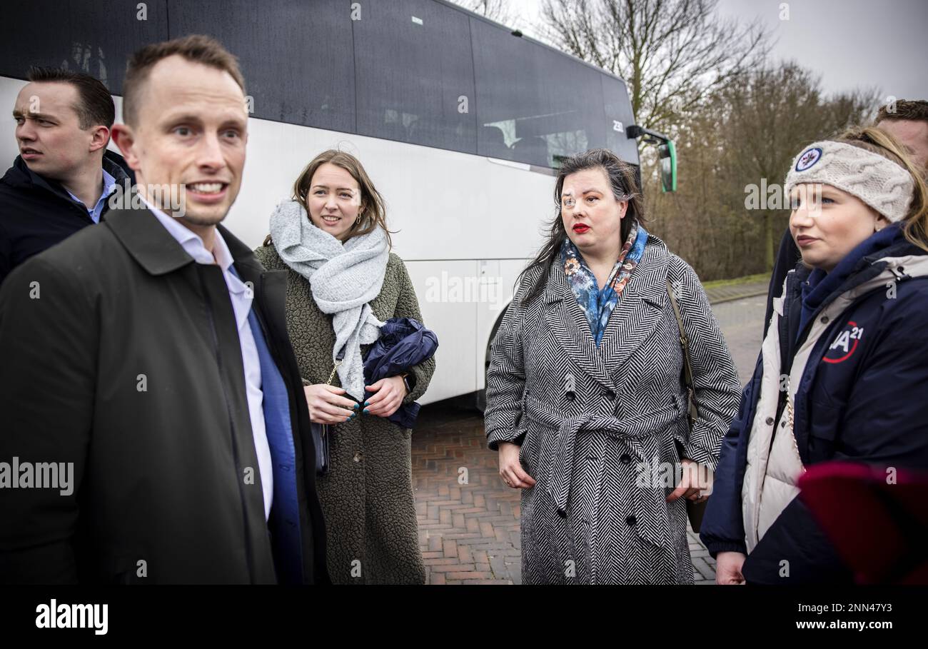 CASTRICUM - Annabel Nanninga gets on the bus for the JA21 bus tour in ...