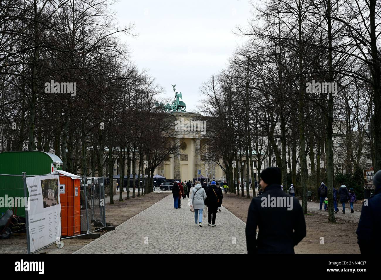 Das Brandenburger Tor vom Reichstag aus kommend. Das Brandenburger Tor ...