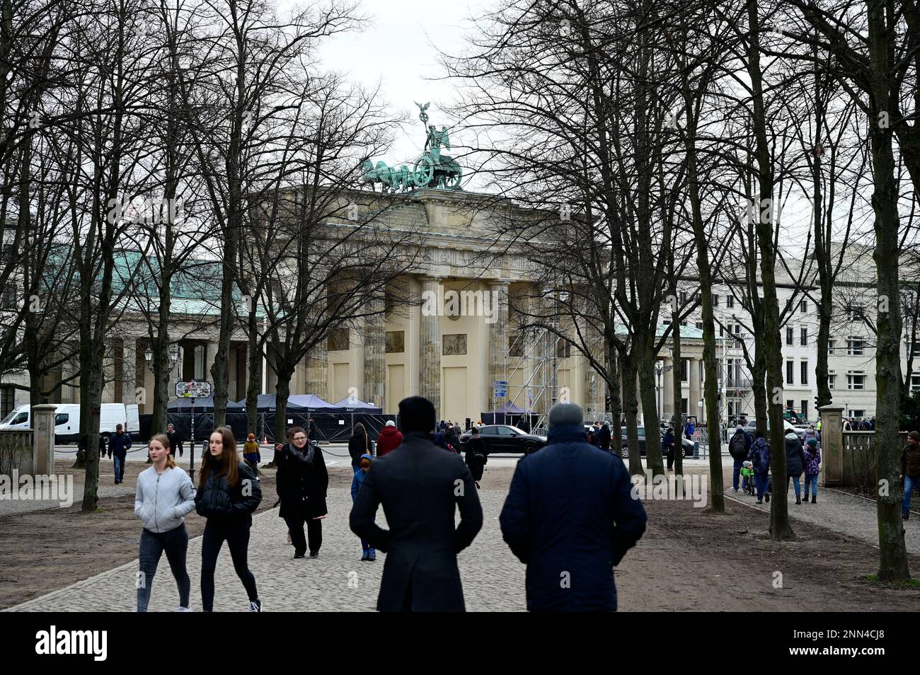 Das Brandenburger Tor vom Reichstag aus kommend. Das Brandenburger Tor ...