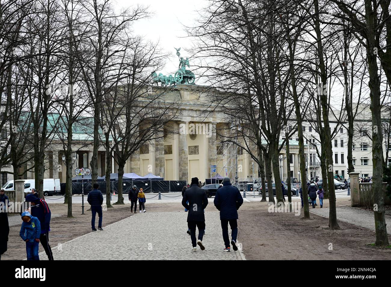 Das Brandenburger Tor vom Reichstag aus kommend. Das Brandenburger Tor ...