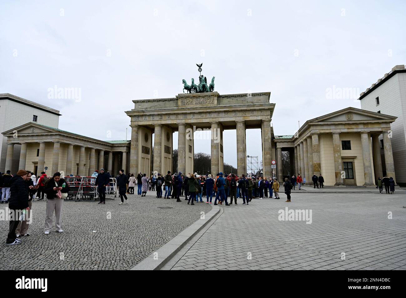 Das Brandenburger Tor in Berlin ist ein frühklassizistisches Triumphtor ...