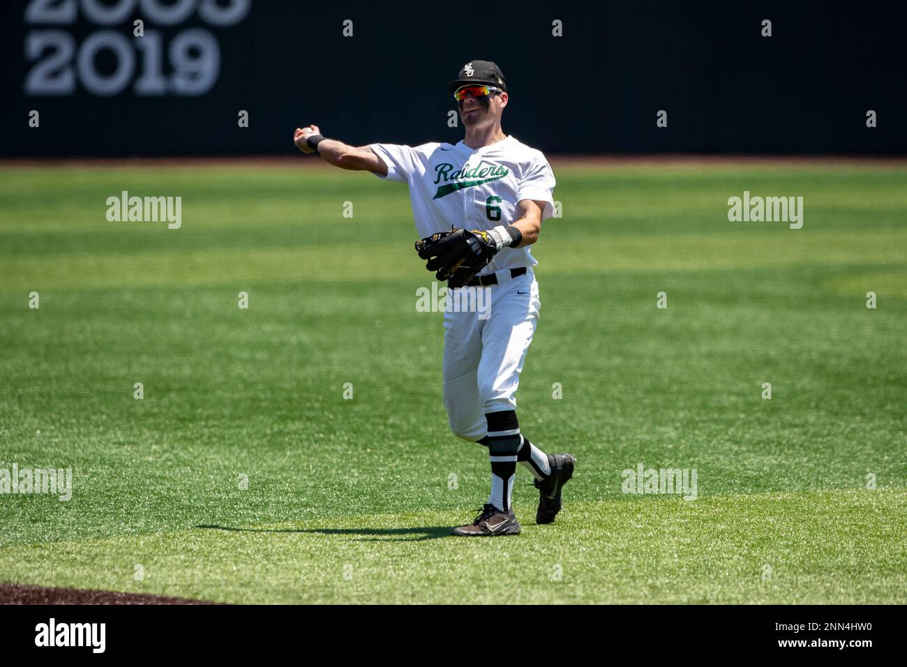 Wright State Raiders second baseman Tyler Black (6) on defense against ...