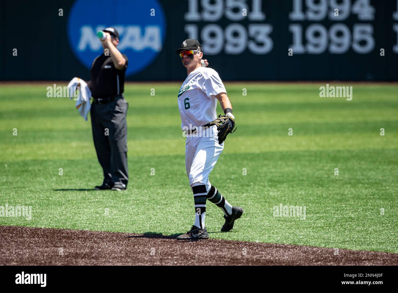 Wright State Raiders second baseman Tyler Black (6) on defense against ...