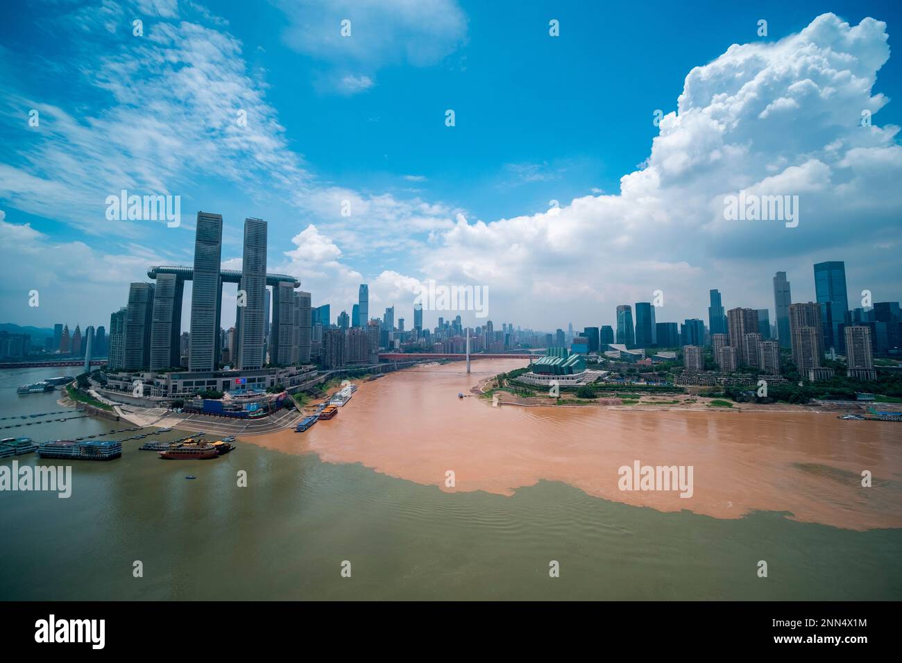 The intersectional zone of Yangtze river and Jialing river has different colors in Chongqing ...