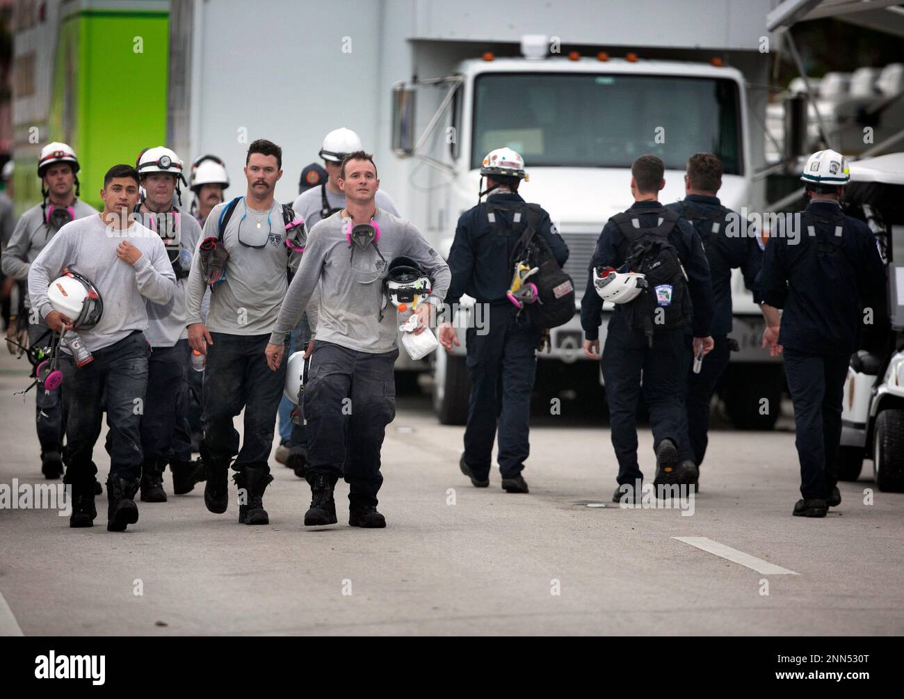 Search and rescue crews from the Jacksonville Fire Department and ...