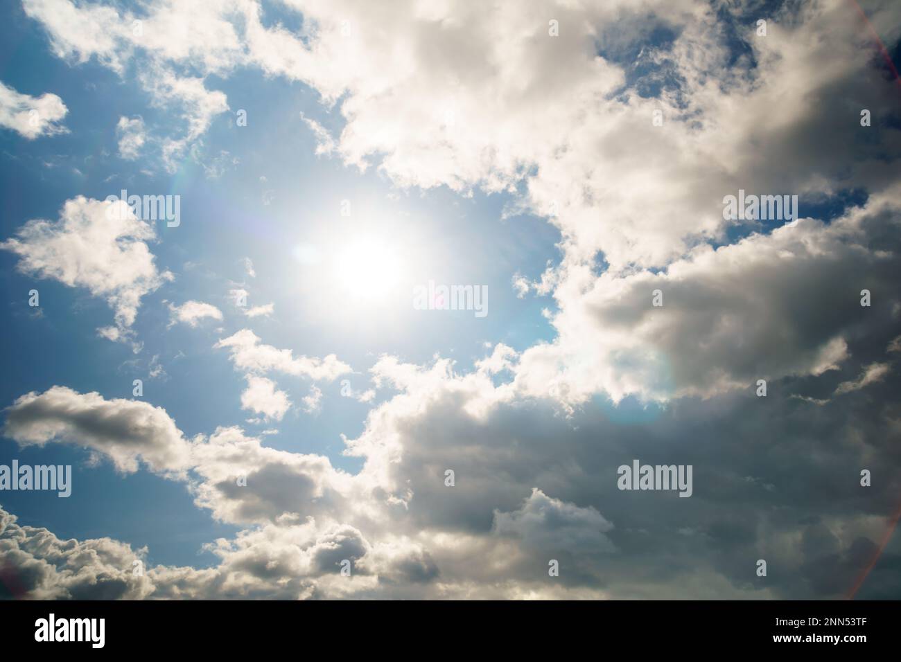 Dramatic fluffy cloudscape sun hi-res stock photography and images - Alamy