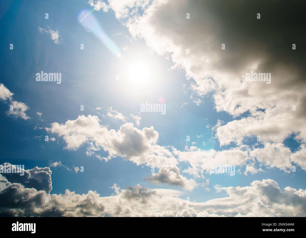 Dramatic fluffy cloudscape sun hi-res stock photography and images - Alamy