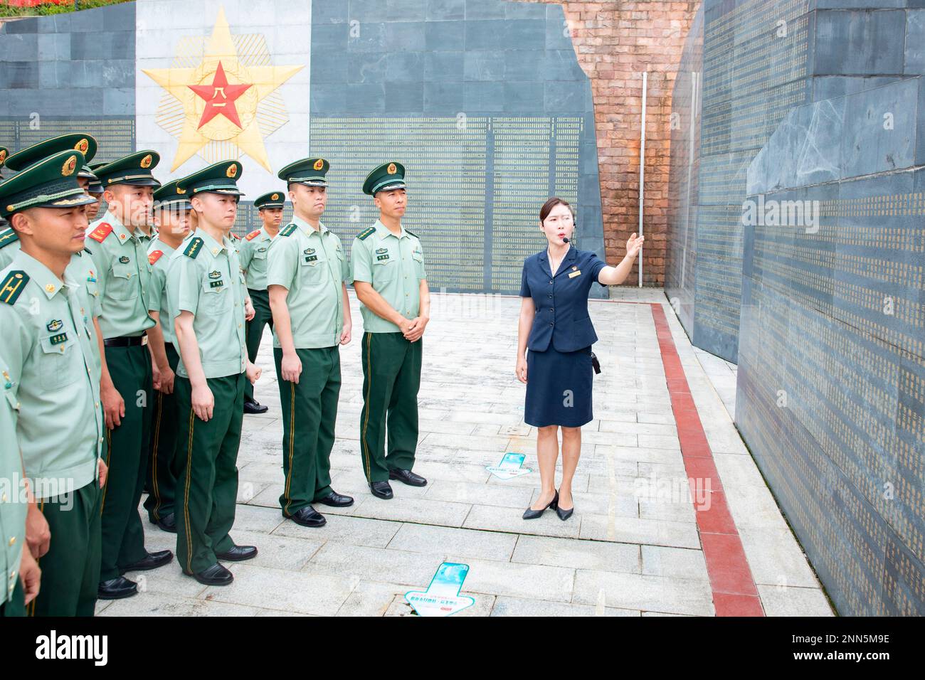 The soldiers go to Guangxi revolutionary memorial hall to celebrate the ...