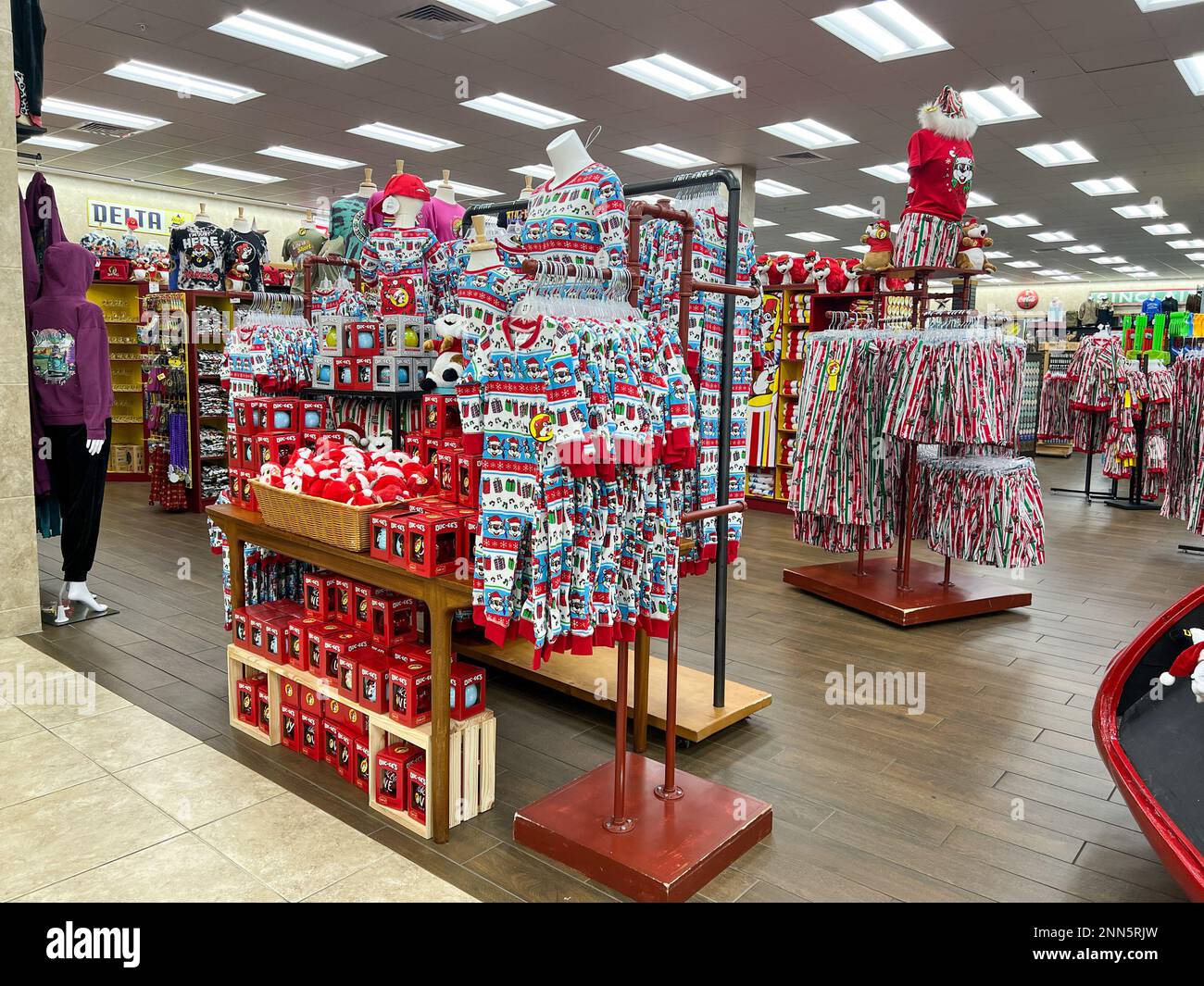 Buc ees store interior hi-res stock photography and images - Alamy