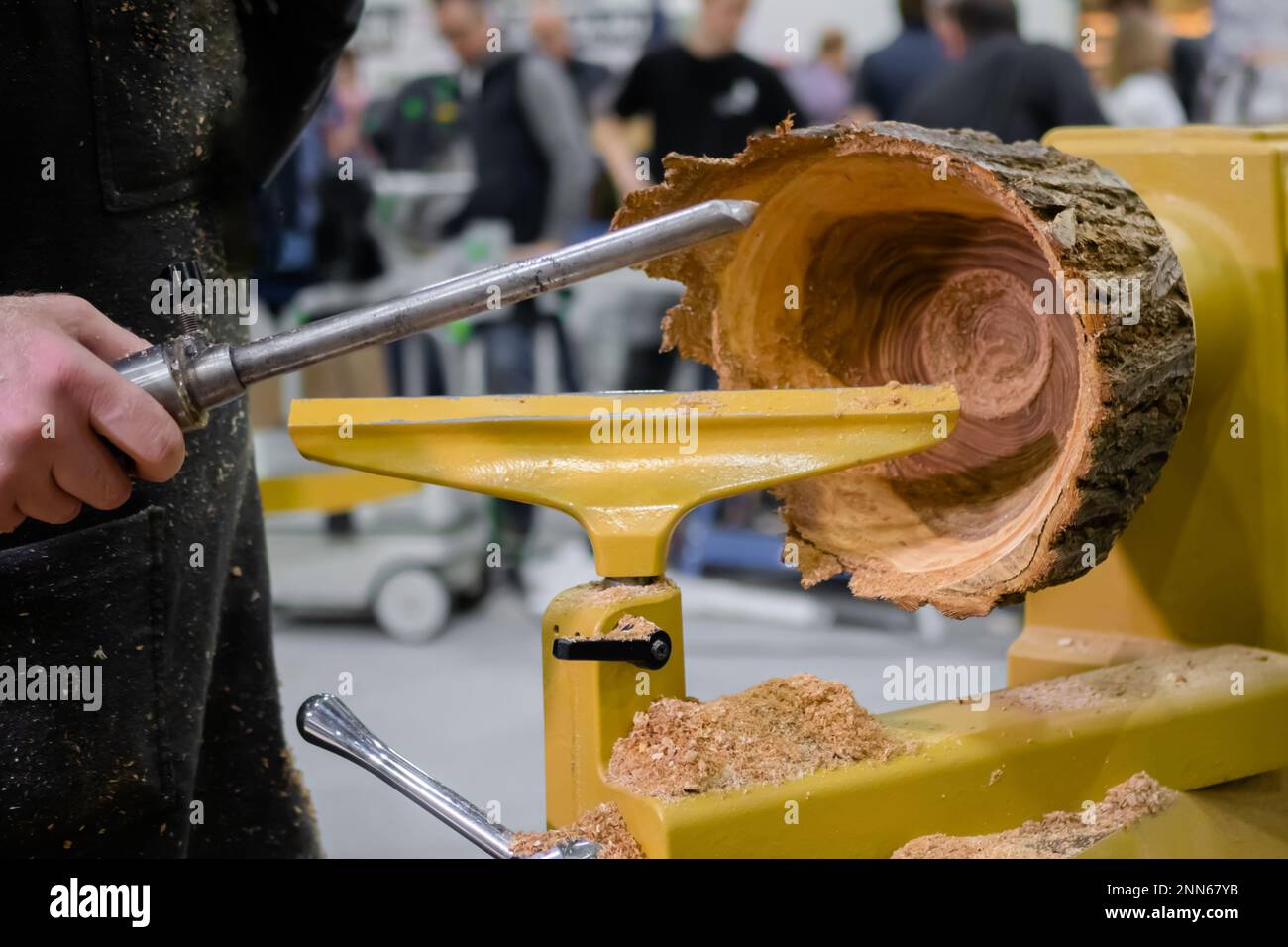 Chisel soft wood hi-res stock photography and images - Alamy