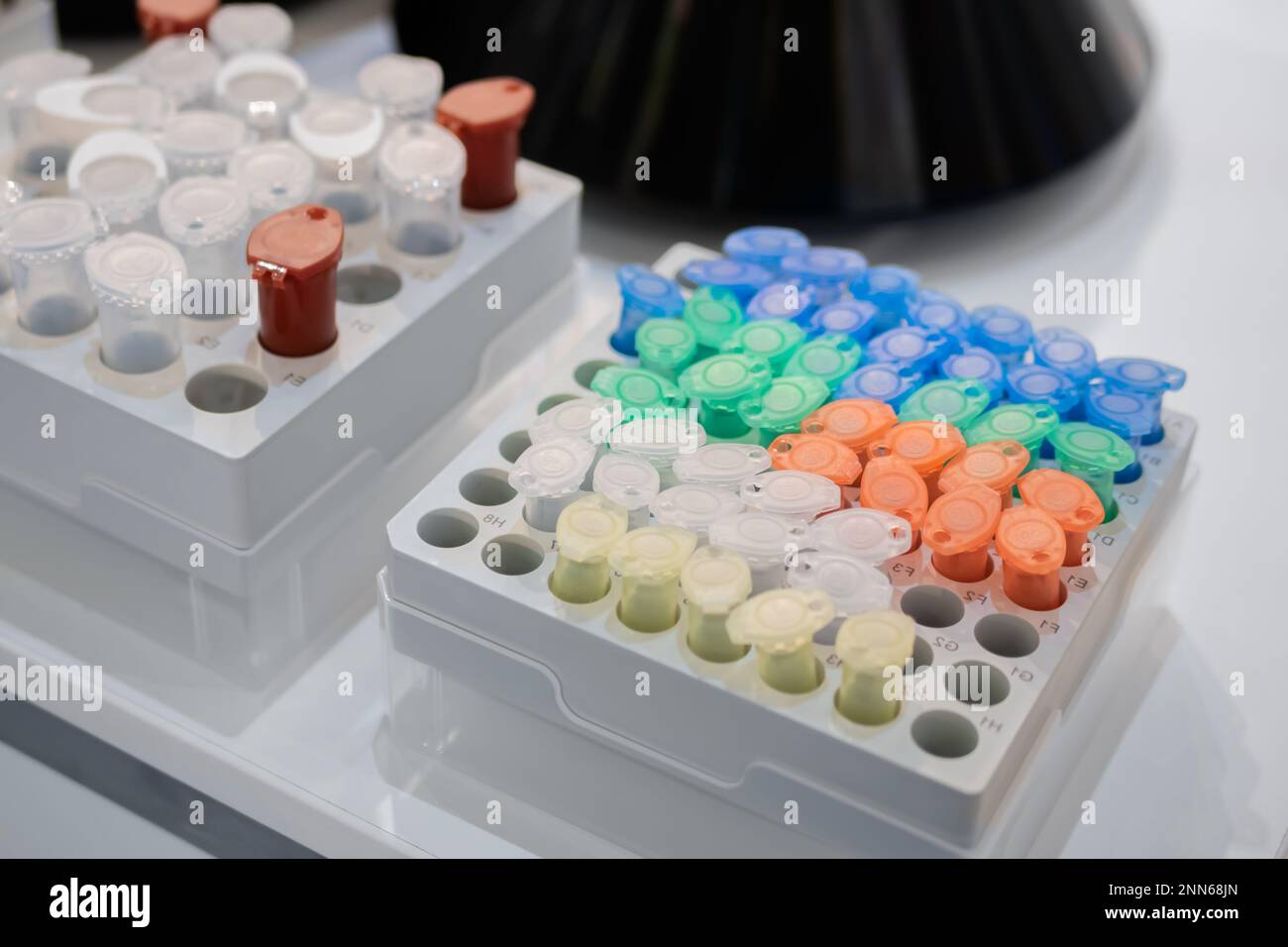 Pharmaceutical vials in factory hi-res stock photography and images - Alamy