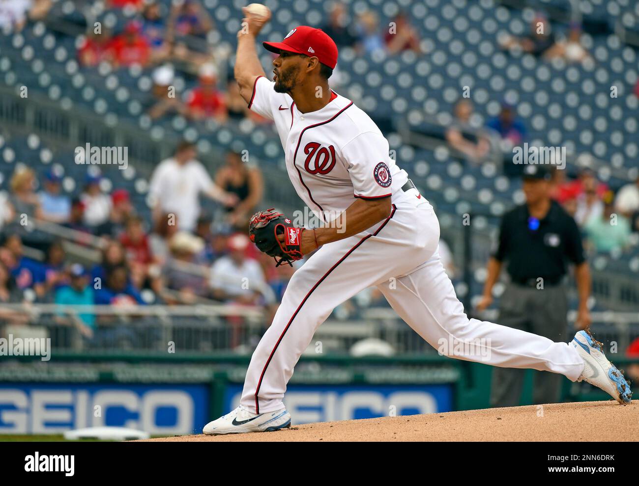 WASHINGTON, DC - JUNE 19: Washington Nationals starting pitcher Joe ...