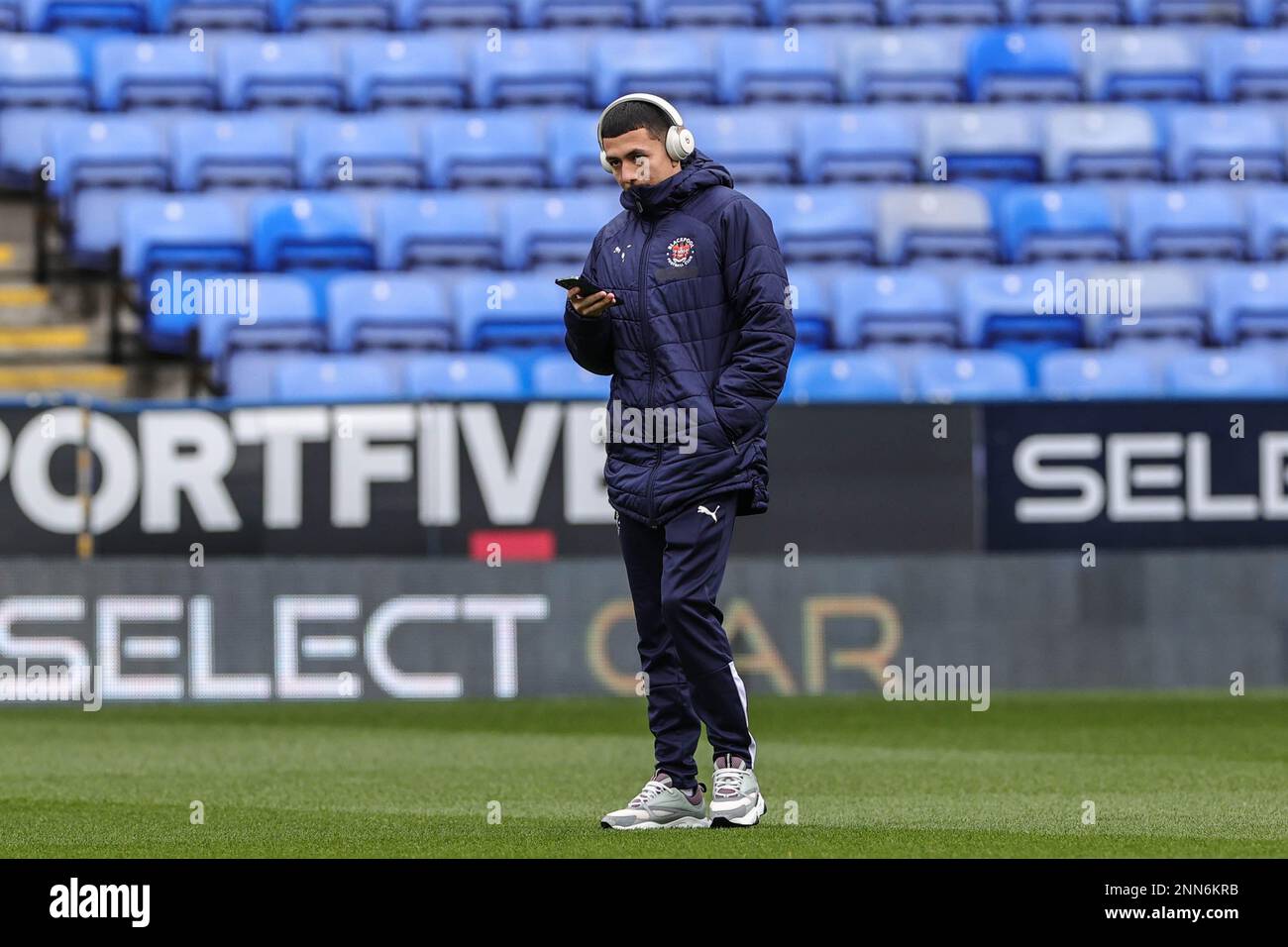Ian Poveda #26 of Blackpool arrives during the Sky Bet Championship ...