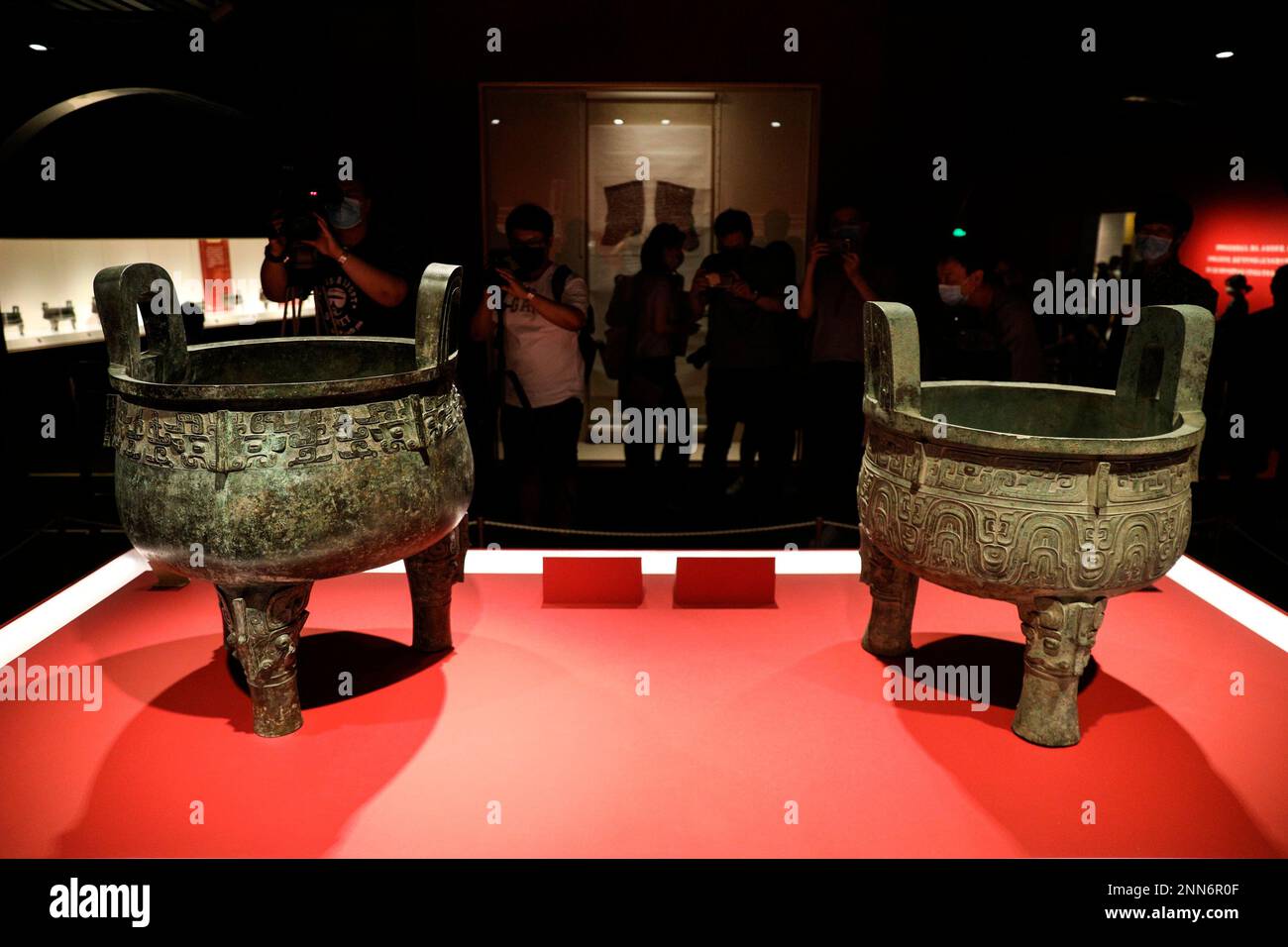 The Dayu tripod and Dake tripod get reunion at Shanghai Museum after 17 ...