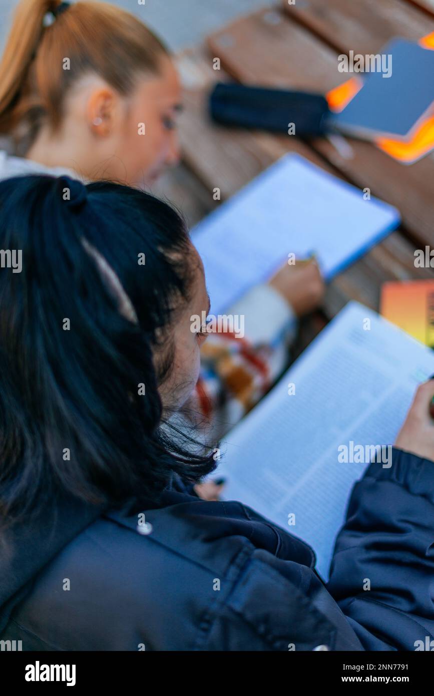 Tutoring learners hi-res stock photography and images - Alamy