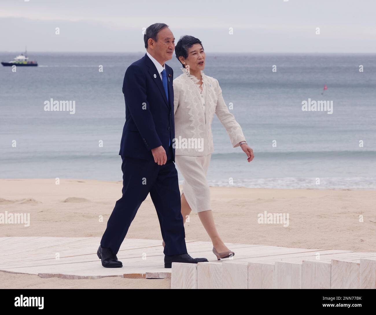 Japanese Prime Minister Yoshihide Suga and his wife Mariko head for the ...