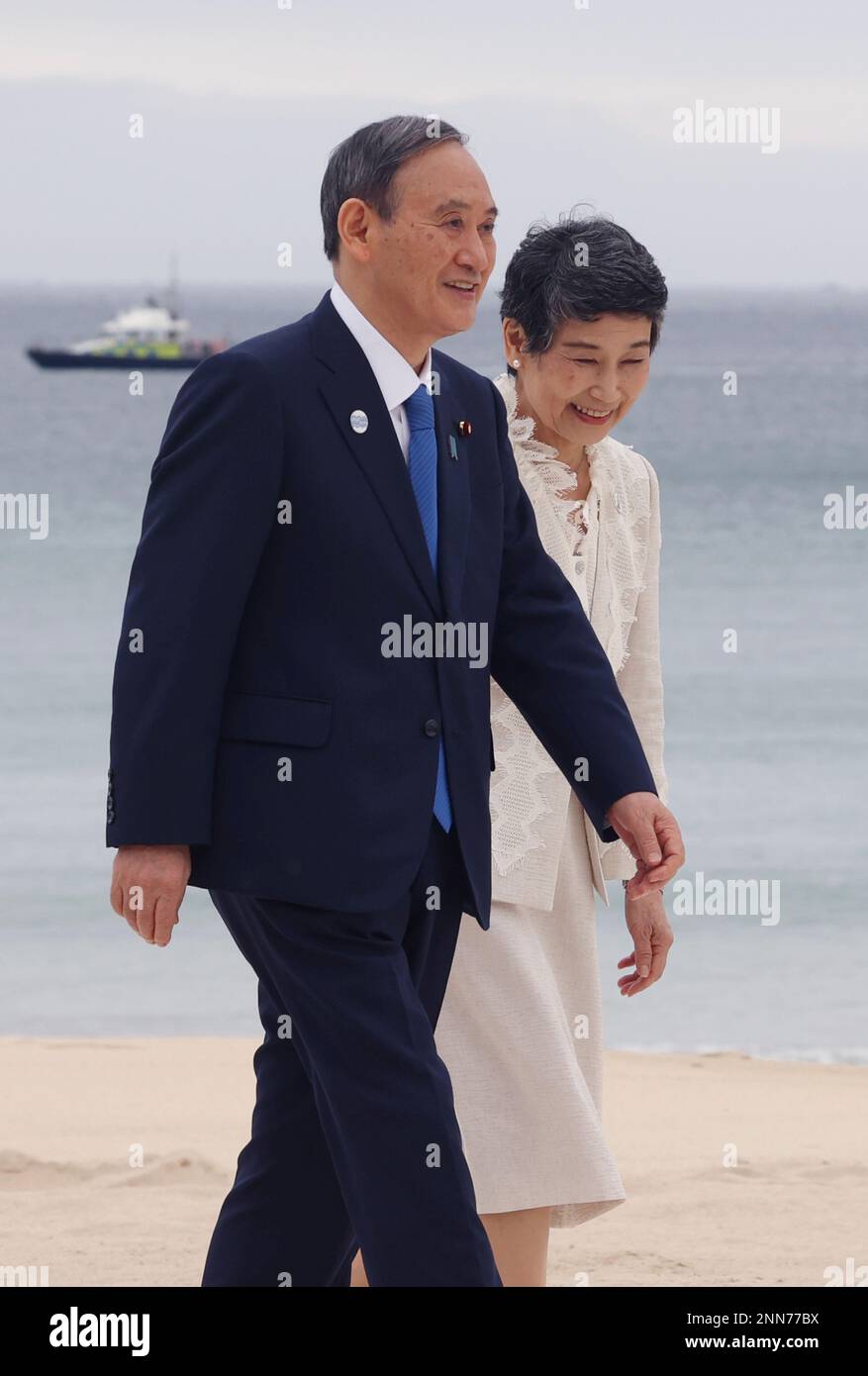 Japanese Prime Minister Yoshihide Suga and his wife Mariko head for the ...