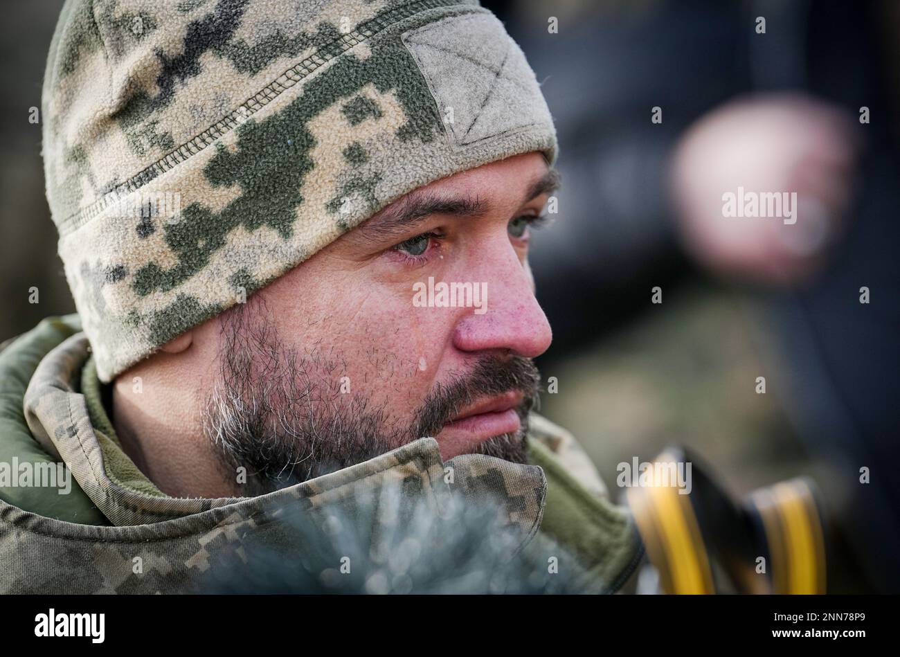 Butscha, Ukraine. 25th Feb, 2023. A comrade is in tears at the funeral ...