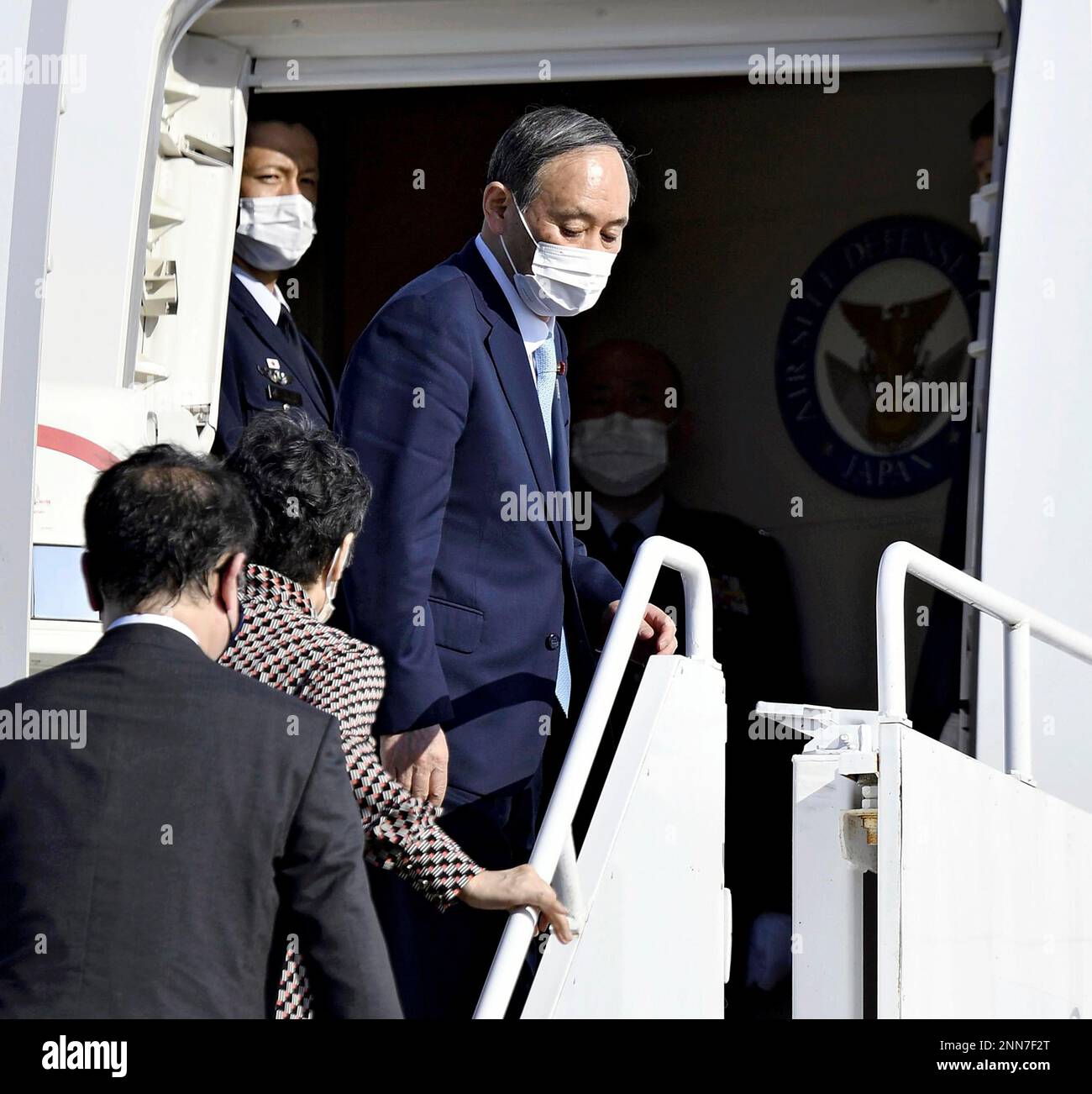 Japanese Prime Minister Yoshihide Suga and his wife Mariko leave for ...
