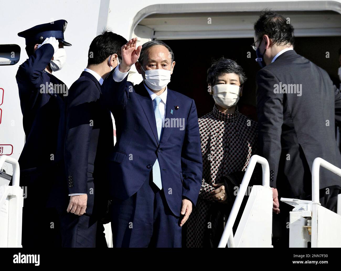Japanese Prime Minister Yoshihide Suga and his wife Mariko leave for ...
