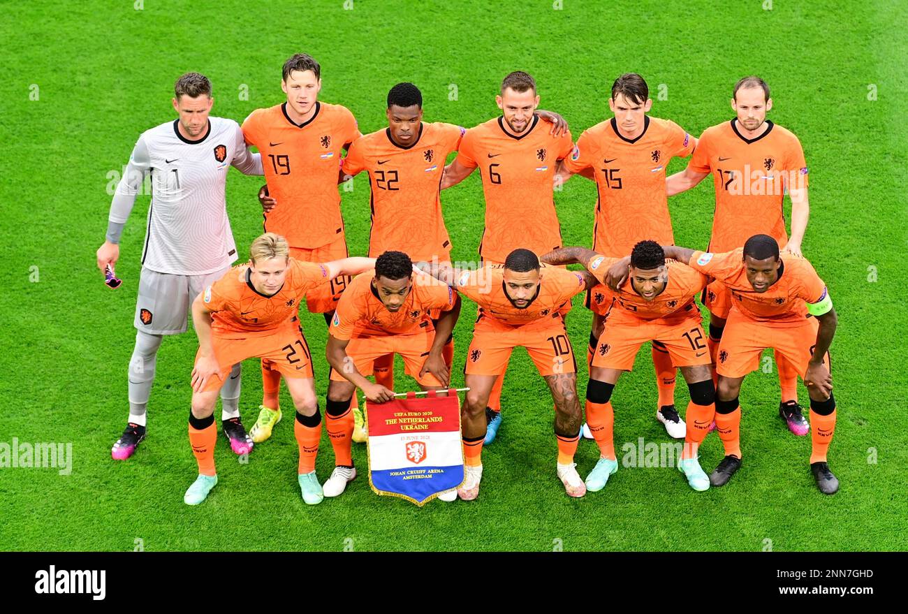 Netherlands' players pose for the photo before the Euro 2020 soccer ...