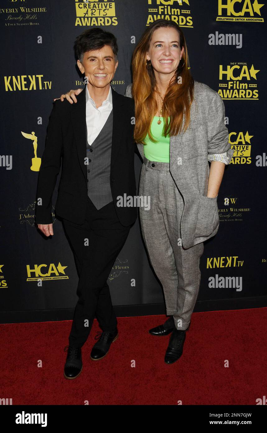 BEVERLY HILLS, CALIFORNIA - FEBRUARY 24: (L-R) Tig Notaro and Stephanie ...
