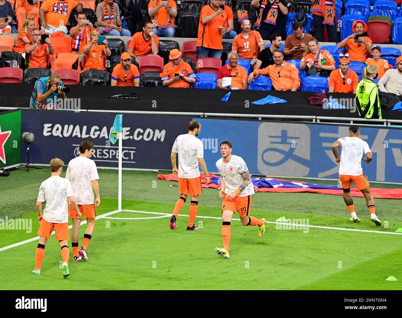 Netherlands players warm up before the Euro 2020 soccer championship ...