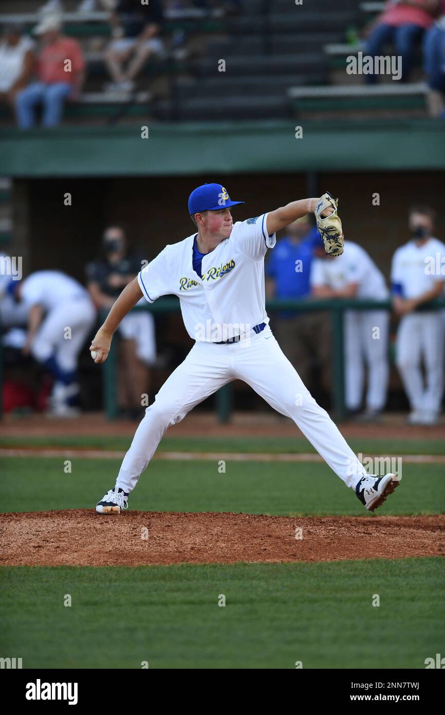 Elizabethton River Riders starting pitcher Alex Brewer (32) (Lincoln ...