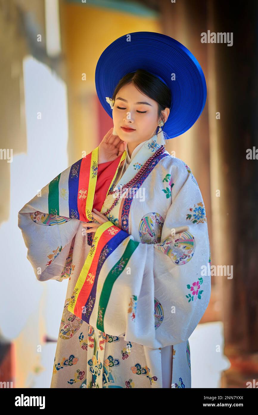 Ho Chi Minh City, Vietnam: Vietnamese girls wear ancient costumes to go ... Ho Chi Minh City, Vietnam: Vietnamese girls wear ancient costumes to go ...