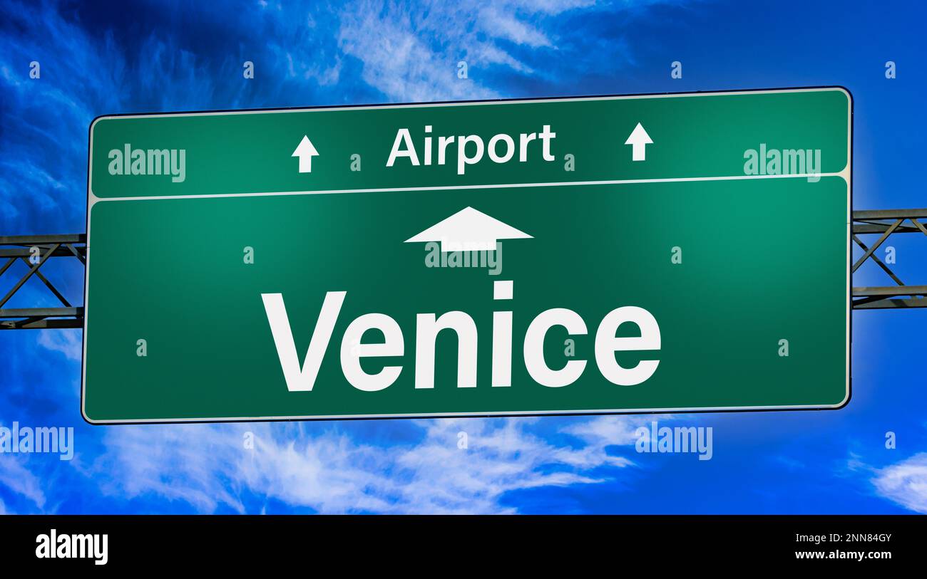 Road sign indicating direction to the city of Venice Stock Photo - Alamy