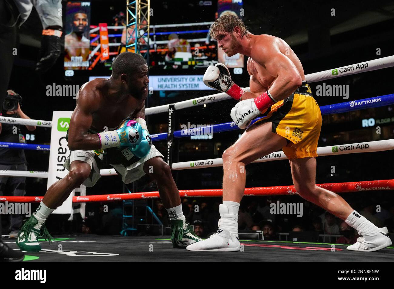 Boxer Floyd Mayweather (left) fights influencer Logan Paul (right ...