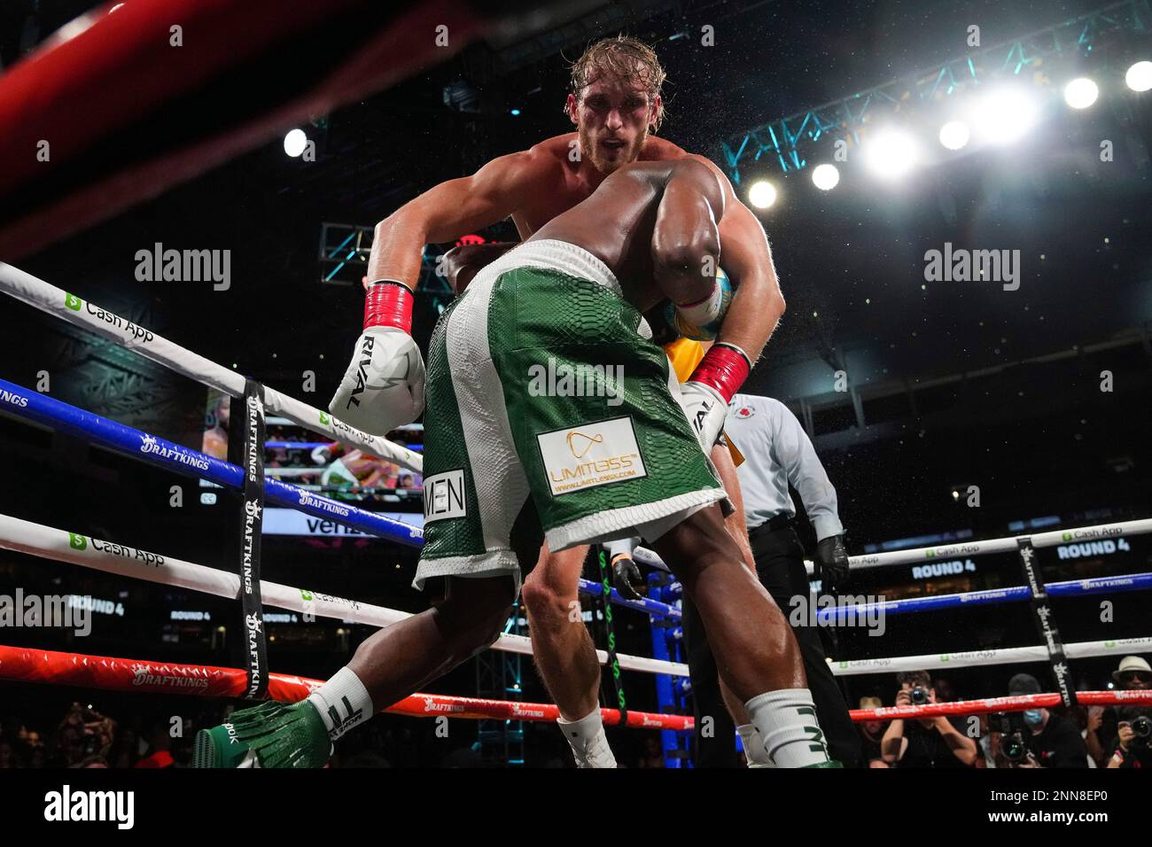 Boxer Floyd Mayweather (left) fights influencer Logan Paul (right ...