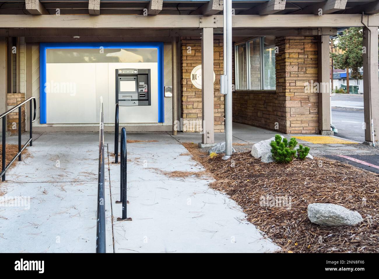ATM on the exterior wall of bank building Stock Photo - Alamy