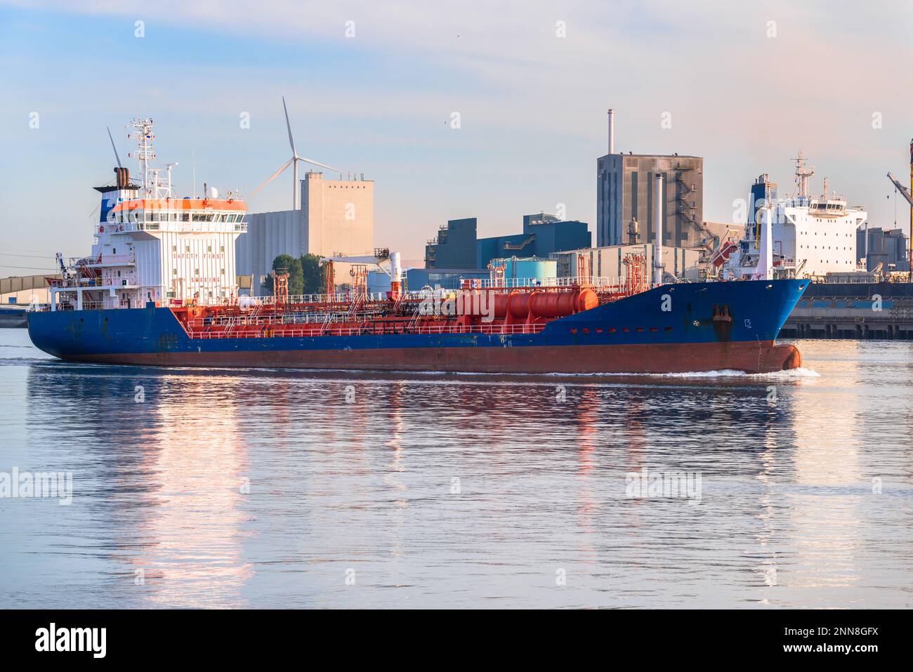 Oil tanker sunset hi-res stock photography and images - Alamy