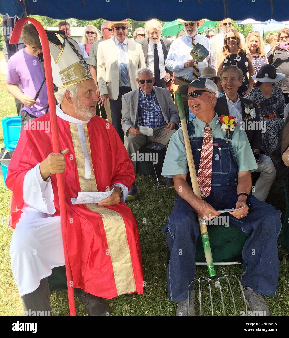 Bill Luckett of Clarksdale, appearing as a pope, left, confers with ...