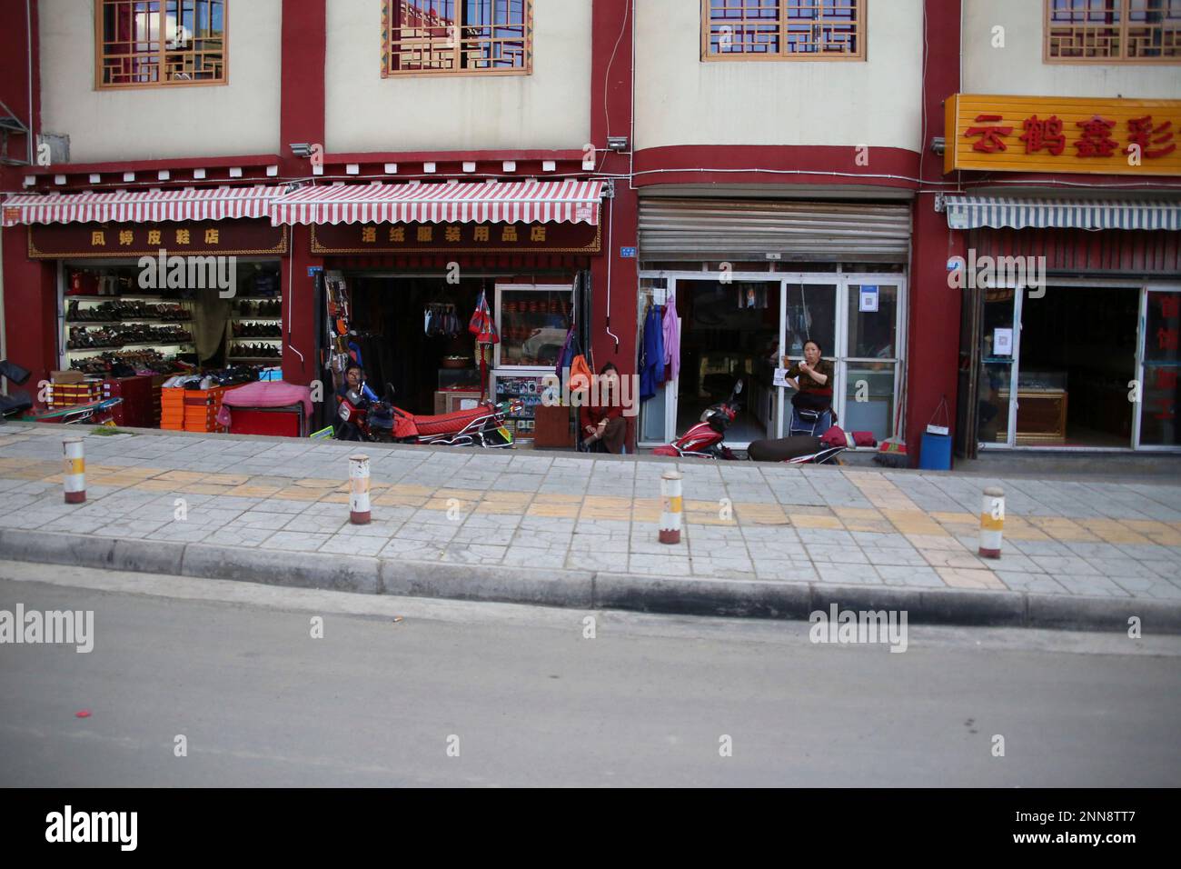 A picture shows a street in Ganzi Tibetan Autonomous Prefecture ...