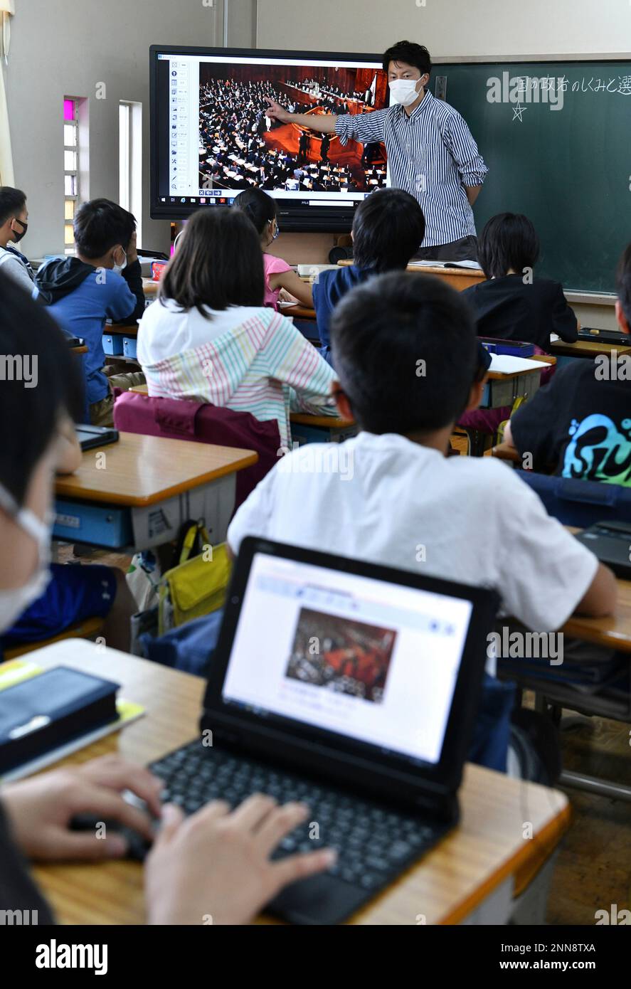 Digital textbook is used at an elementary school in Arakawa Ward, Tokyo ...