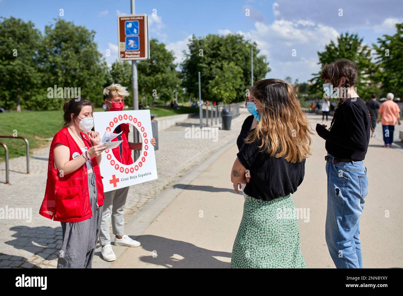 Several people participate in the Red Cross campaign "Countdown 2030 ...