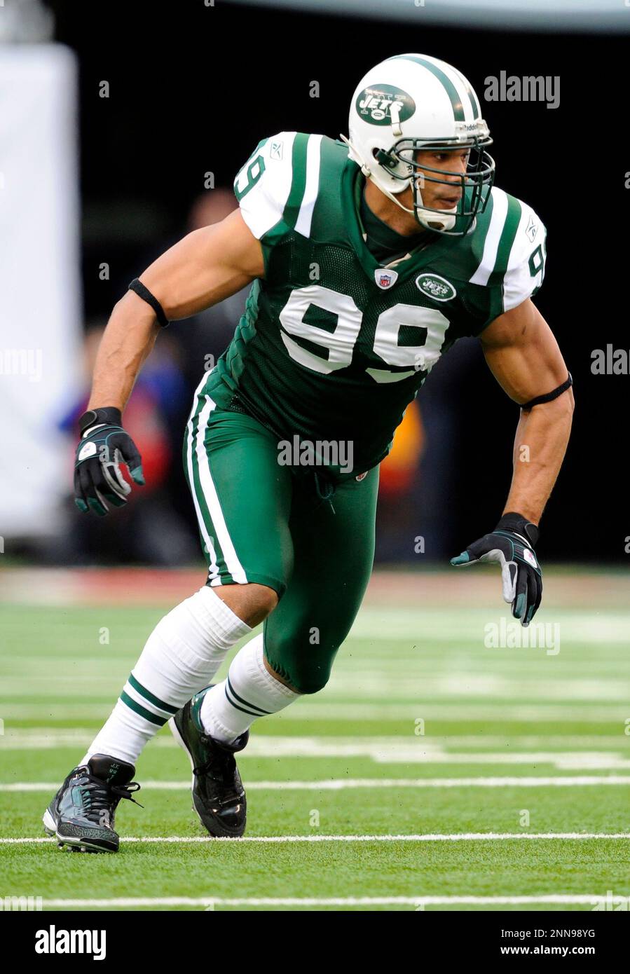 02 January 2011: New York Jets linebacker Jason Taylor (99) during the ...