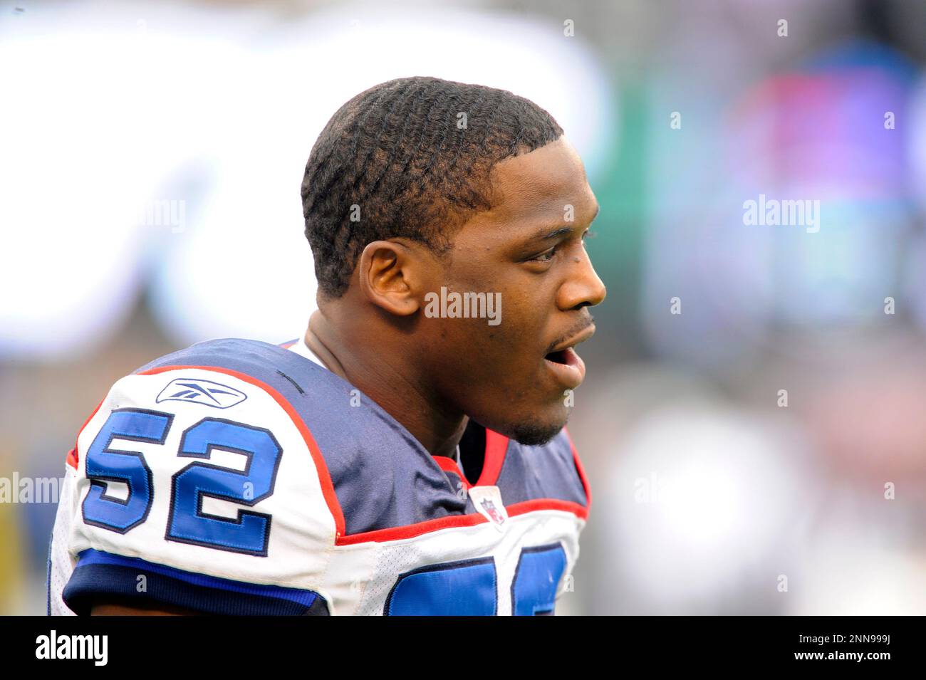 02 January 2011: Buffalo Bills linebacker Arthur Moats (52) as the New ...