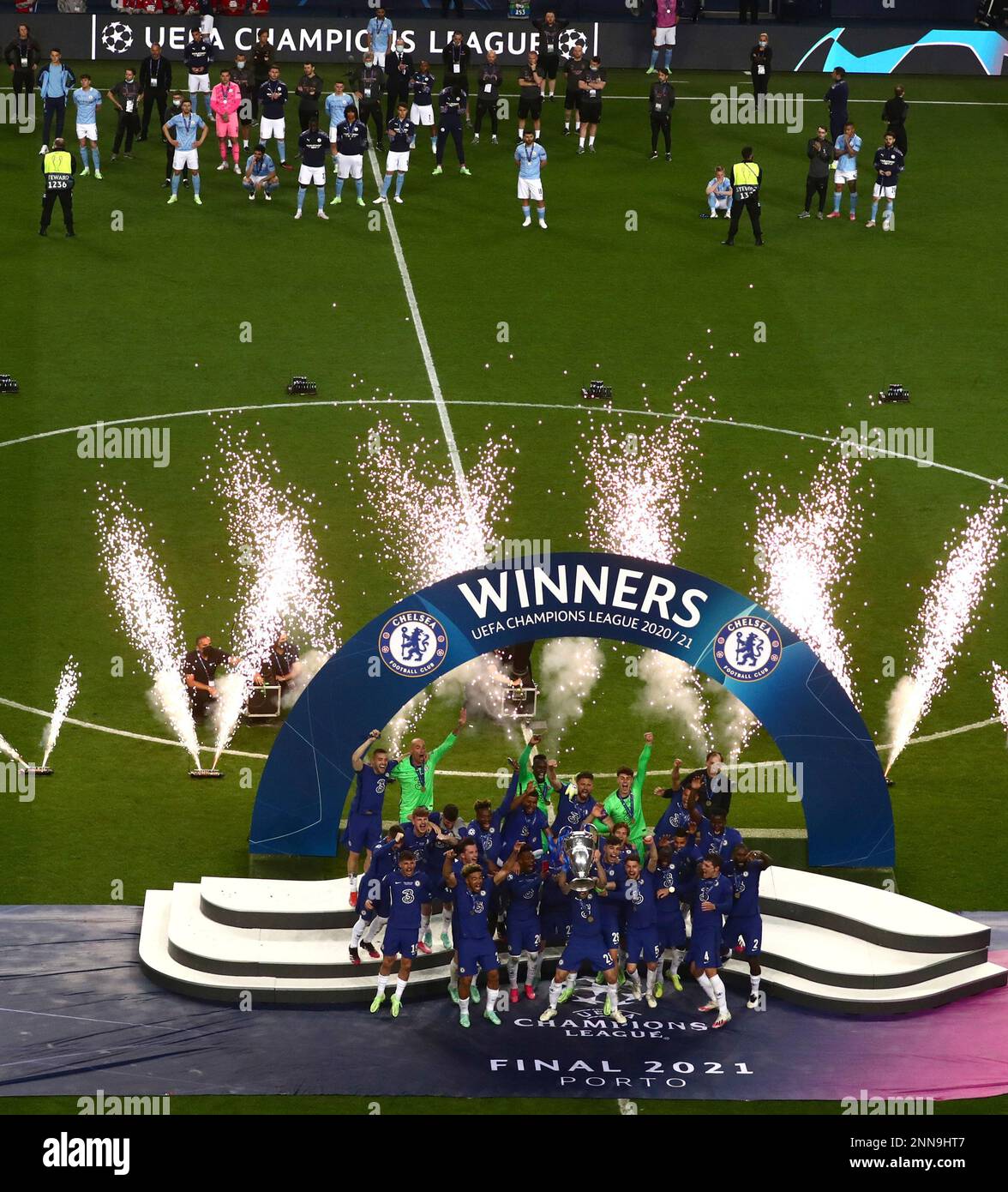 Chelsea players celebrate with the trophy after winning the Champions ...