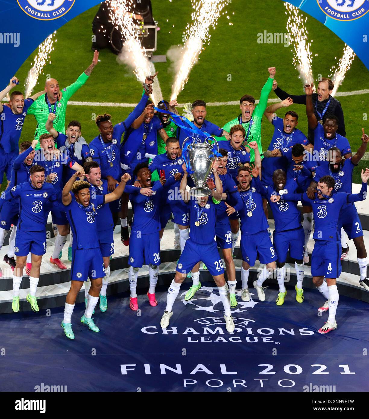 Chelsea players celebrate with the trophy after winning the Champions ...