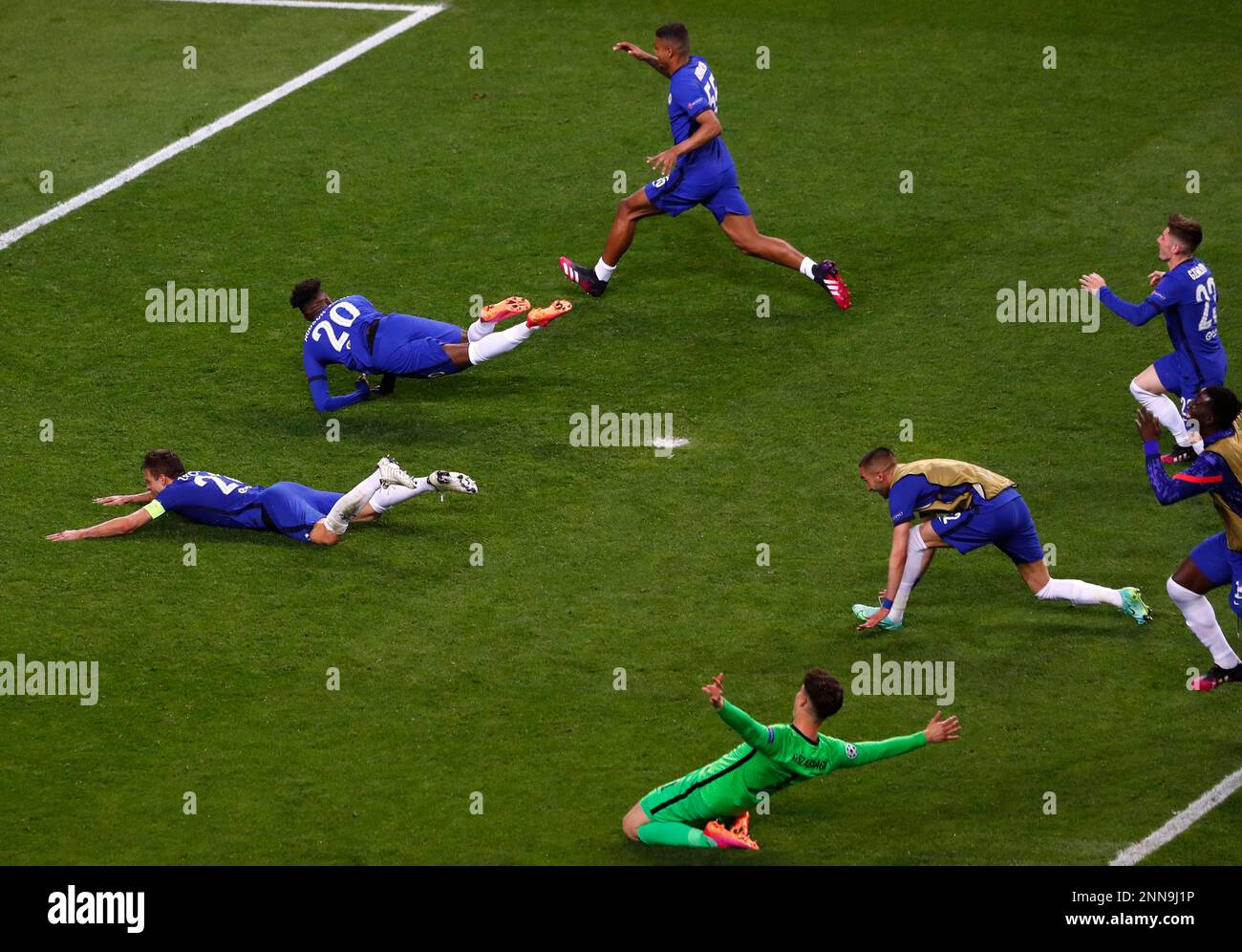 Chelsea players celebrate after winning the Champions League final ...