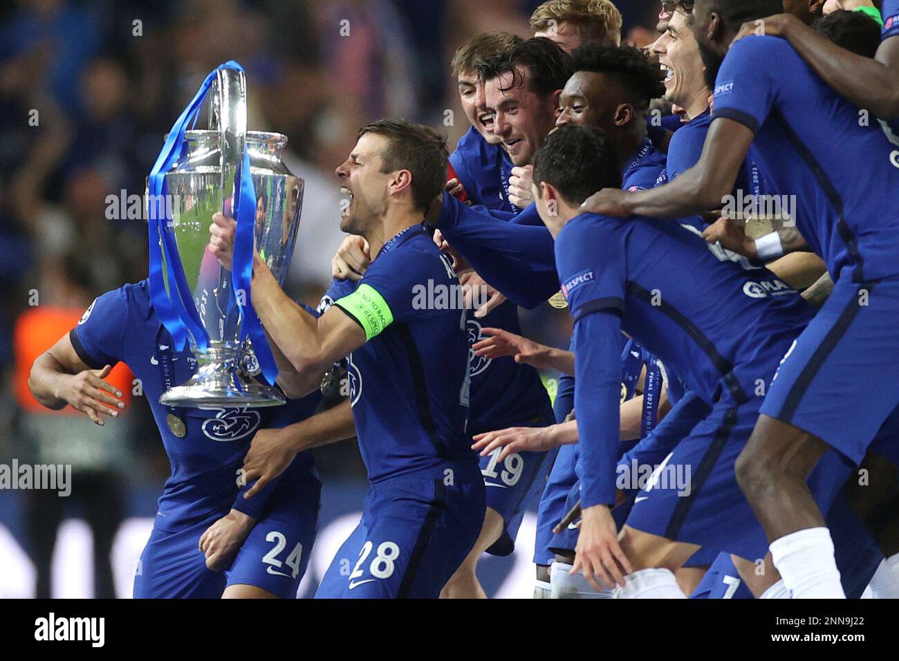 Chelsea players celebrate with the trophy after winning the Champions ...
