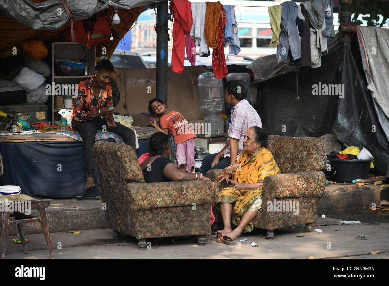 Happy homeless family living at the Karzon park, Esplanade, Kolkata ...