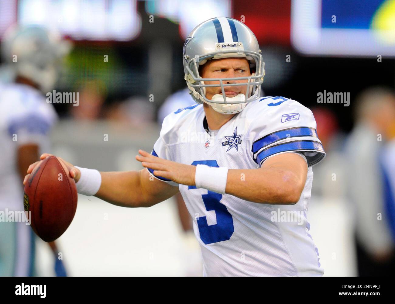14 November 2010: Dallas Cowboys quarterback Jon Kitna (3) during warm ...