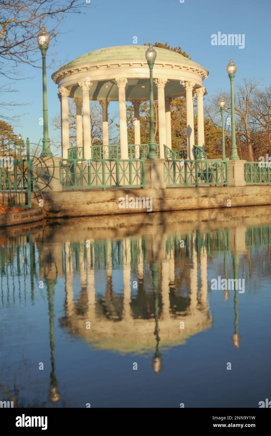 Wooden rotunda hi-res stock photography and images - Alamy